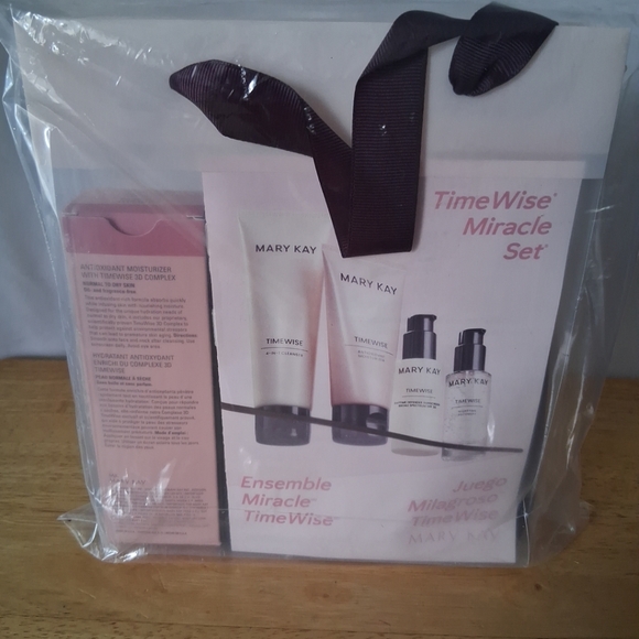 Mary Kay | Skincare | Mary Kay Timewise Skincare Set In Pink And White ...